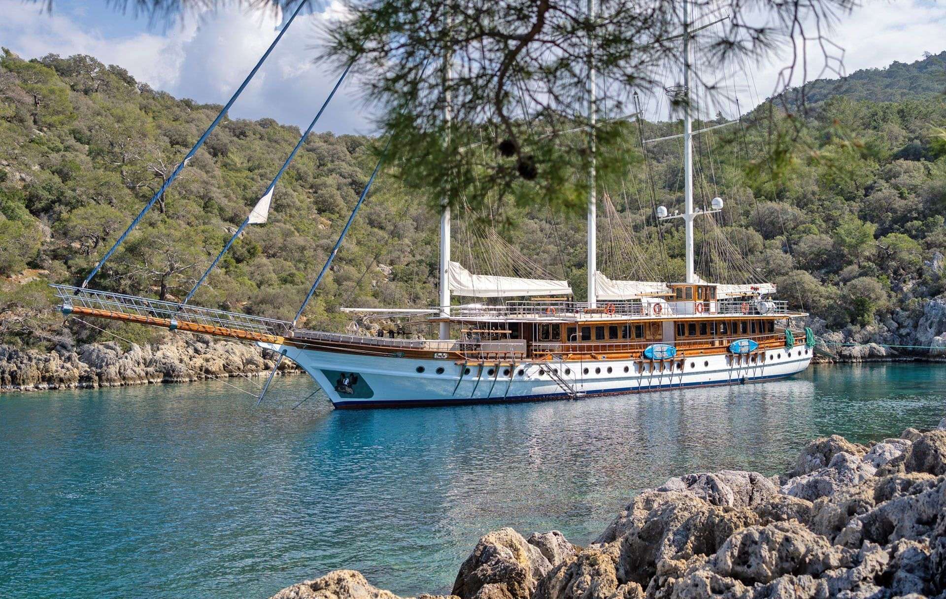 ADMIRAL Yacht Charter Details, Custom Gulet | CHARTERWORLD Luxury Superyachts